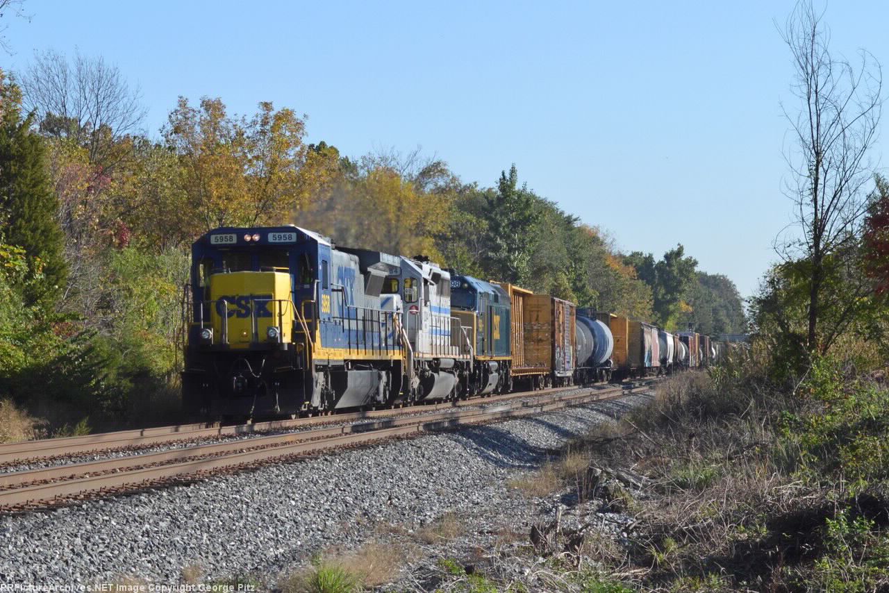 CSX 5958 and train Q373